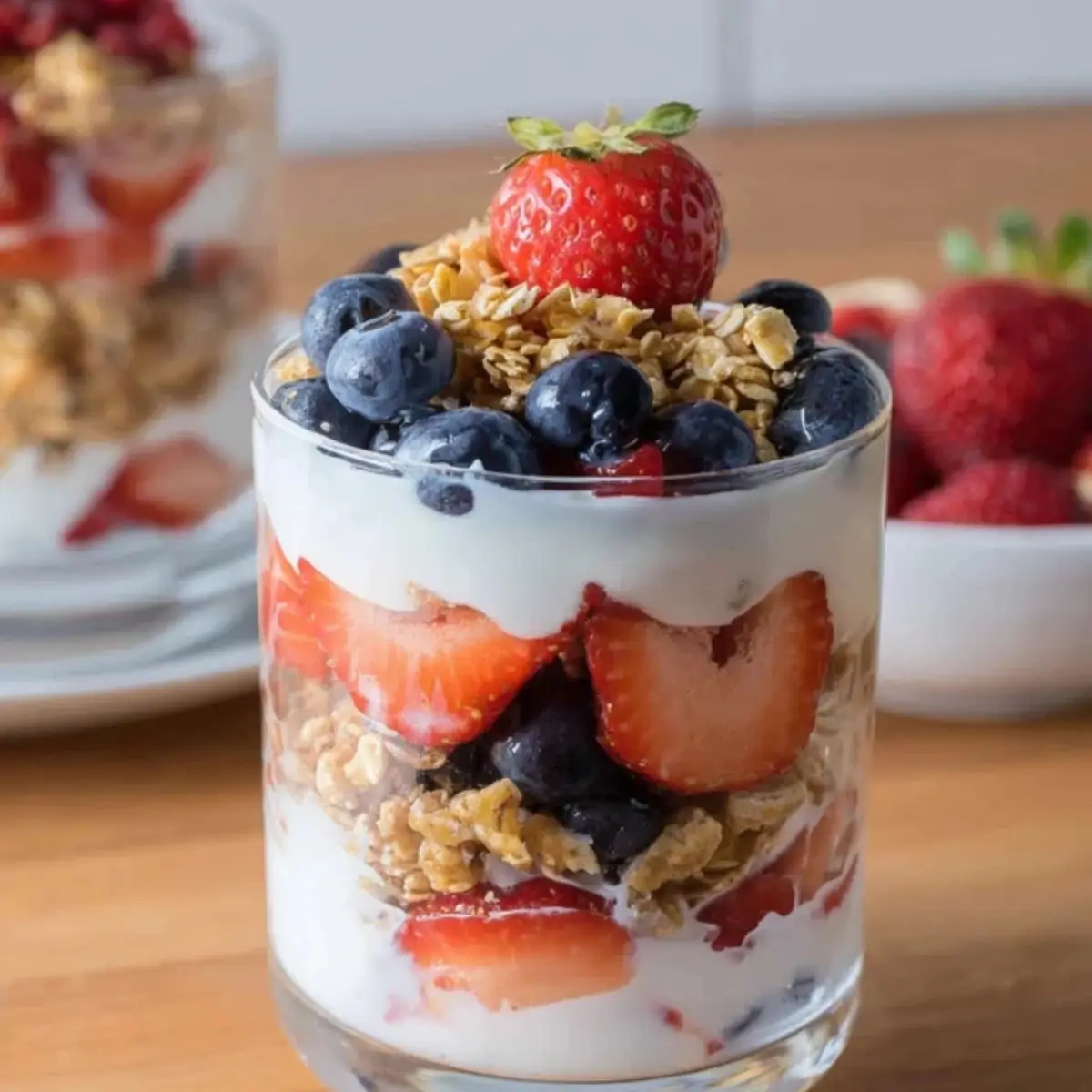 Fruit & Yogurt Parfait Recipe – 5 Easy Steps to Make - Sabores Recetas