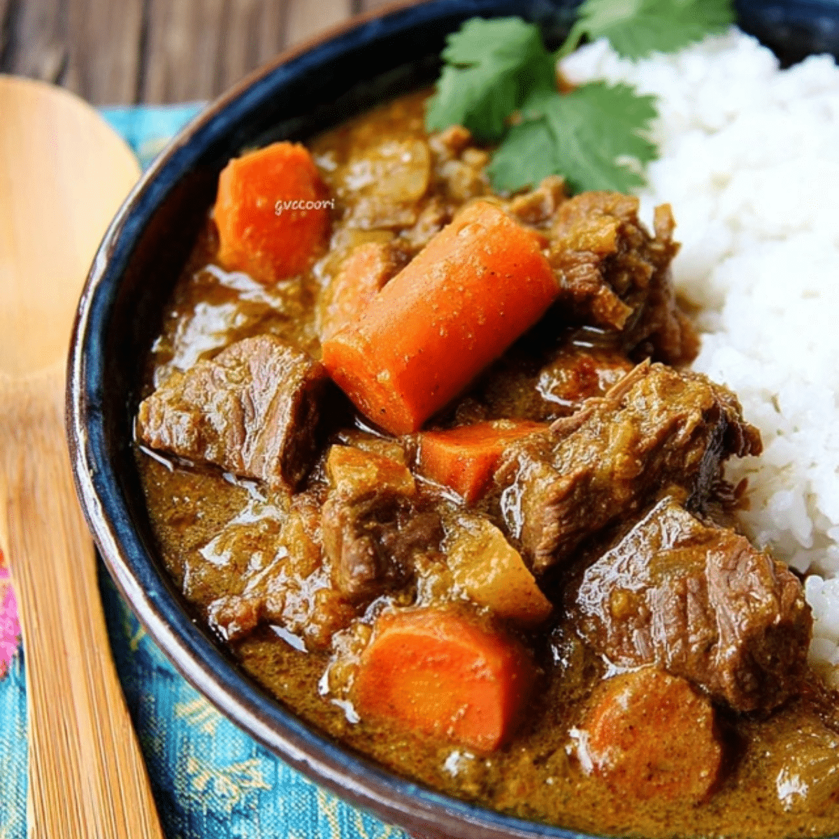 Slow Cooker Coconut Curry Beef Stew – Easy & Delicious Recipe - Sabores ...